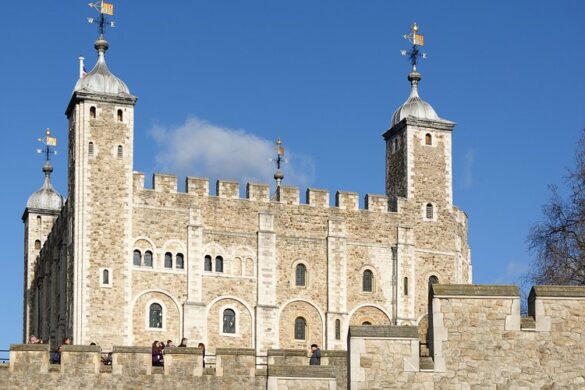 The Medieval Walls and Towers of the Tower of London: Fortification and ...